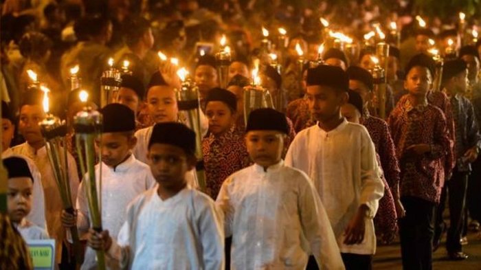 Lafal Takbiran 'Allahu Akbar Allahu Akbar' di Malam Idul Fitri 1441 H ...