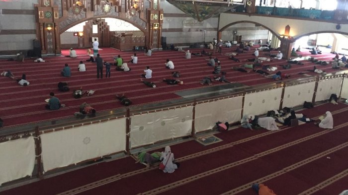 Masjid Pusdai Jabar Kembali Siapkan Seribu Takjil Setiap Hari Sepanjang ...