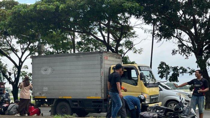 AWAS Banyak Lubang di Jalan Pantura Karawang, Sudah 12 Kecelakaan selama Mudik Lebaran 2025 ...