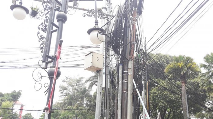 VIDEO-- Begini Ruwetnya Kabel di Kawasan Braga Kota Bandung ...