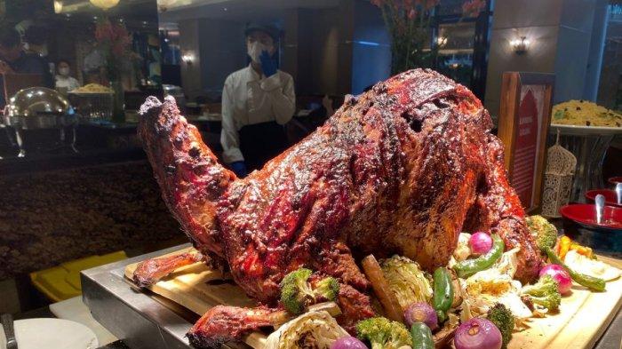 Menikmati Daging Kambing Guling 16 Kilogram Untuk Buka Puasa dalam ...