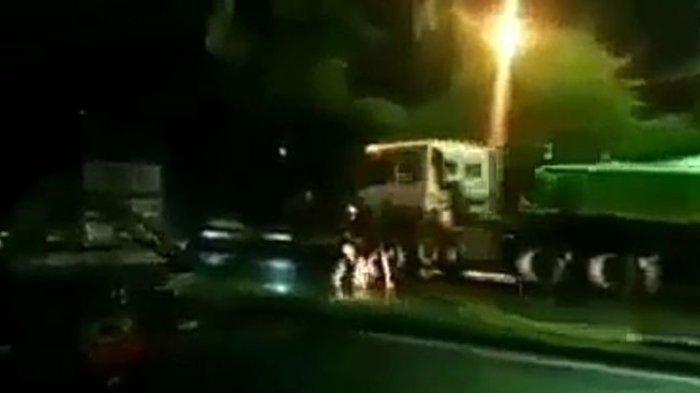 Videonya Viral, Remaja Tewas Setelah Adang Truk Tronton, Sopir yang ... Videonya Viral, Remaja Tewas Setelah Adang Truk Tronton, Sopir yang ...