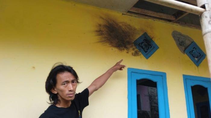Korban Tersambar Petir di Sukabumi Masih Lemas, Ngungsi ke Rumah ...