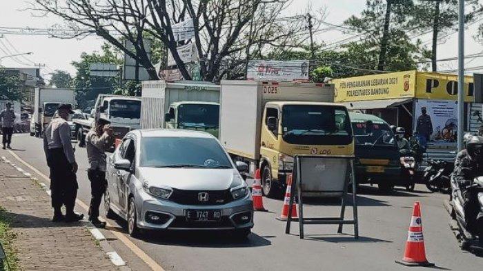 Penyekatan Kendaraan di Cibiru Kota Bandung Pagi Hari Bikin Macet, Ini ...