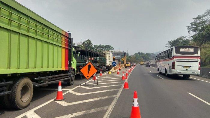 Kendaraan Besar Dialihkan ke Exit Tol Cikamuning Saat Olah TKP Lokasi Tabrakan Maut Tol ...