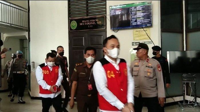 Kuat Maruf Hadapi Keluarga Brigadir J dengan Kepala Tertunduk, Pakai ...