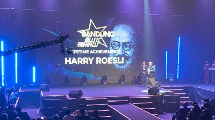 Musisi Harry Roesli Raih Penghargaan Lifetime Achievement Pada Ajang ...