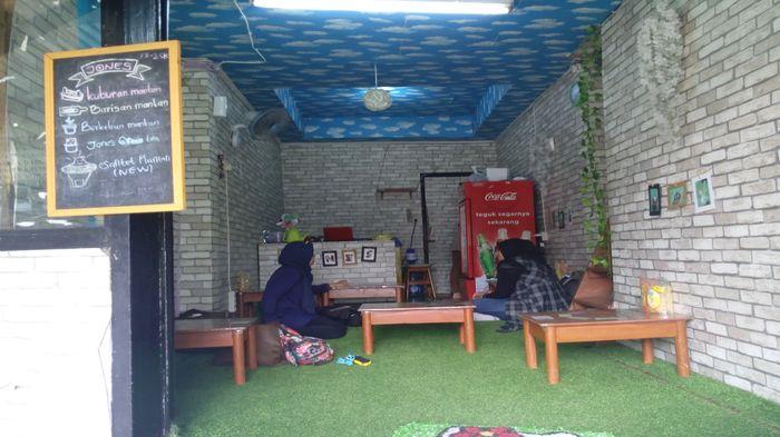 Tidak Selalu para Jomblo yang Baper, Siapa pun Bisa Nikmati Es Krim di ...