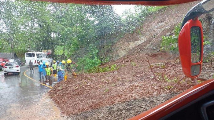 FOTO-FOTO Banjir yang Menggenang Jalan Raya Pangandaran, Ada Longsor hingga Kendaraan Terjebak ...