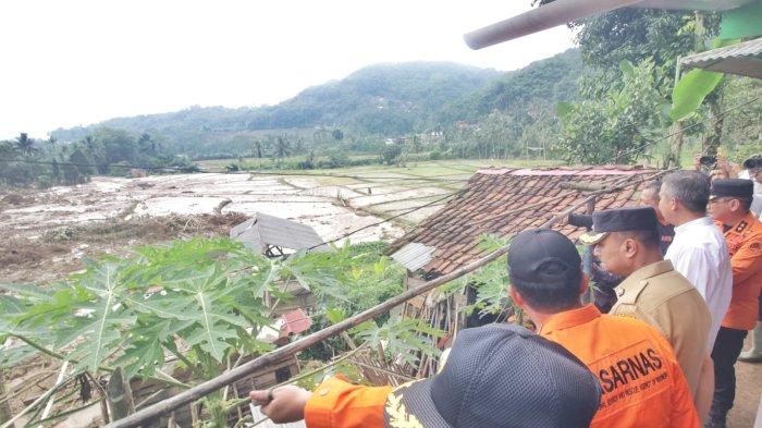 BERITA SUBANG Sore, Pj Gubernur Jabar Tinjau Lokasi Longsor di Subang, Sudah 2 Warga yang Tewas ...