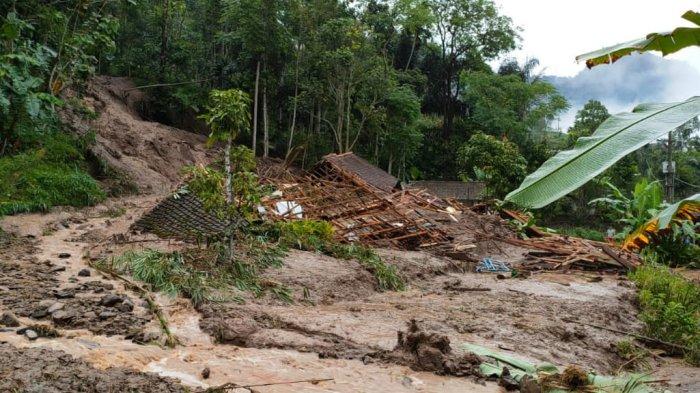 Empat Rumah Rusak Berat Akibat Tertimbun Longsor di Talegong Garut ...