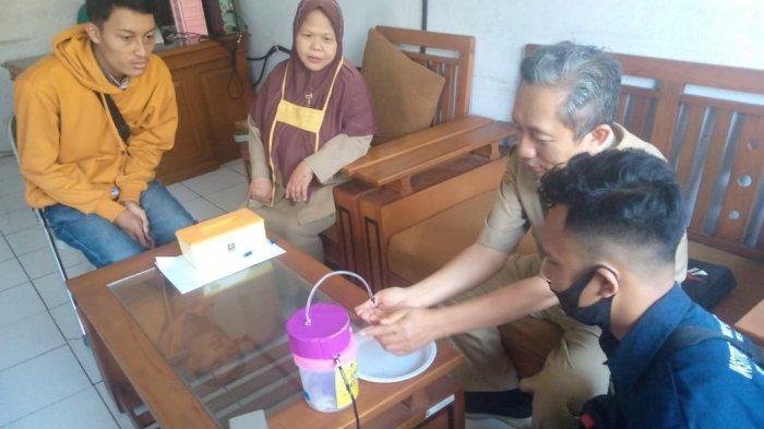 Alat Hand Sanitizer Otomatis Ciptaan Mahasiswa Ini Akan Didaftarkan ...