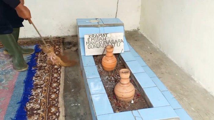 Mengintip Makam Keramat di Gunung Batu, Berada di Garis Sesar Lembang ...