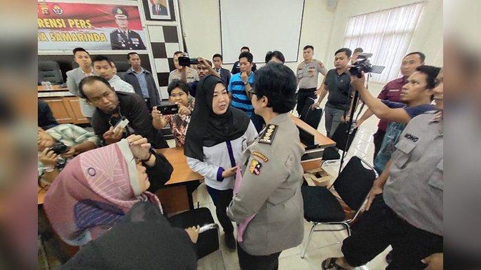 Terima Hasil Autopsi Balitanya yang Ditemukan Tanpa Kepala, Melisari ...