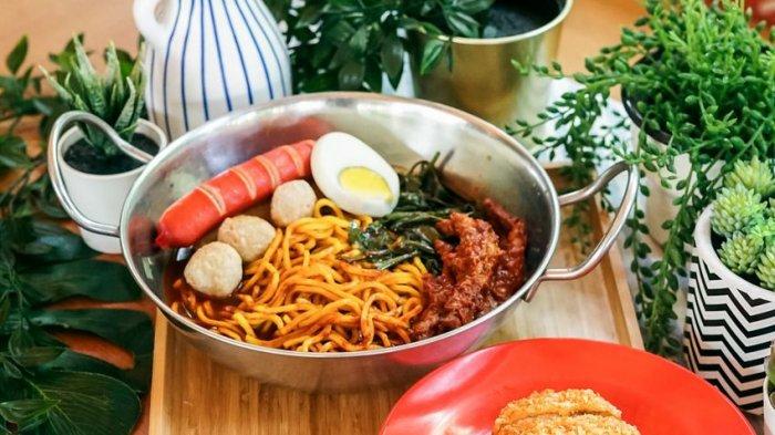 Mencicipi Mie Merapi, Kuliner Mie Kuah Rempah Pertama dari Bandung ...