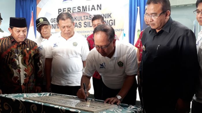 Resmikan Gedung Baru di Unsil, Menristekdikti Ungkapkan Kalimat Ini ...