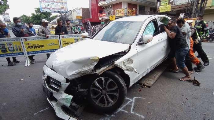 UPDATE Kecelakaan Mobil Mewah dan Angkot di Bandung, Begini Kondisi ...