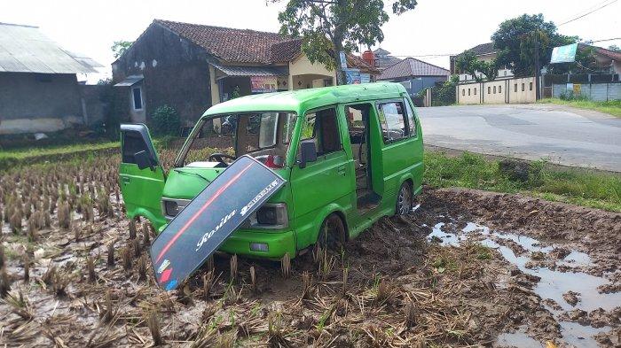 Nasib Angkot yang Digunakan Maling Velg Ban di Sukabumi, Hancur Diamuk ...