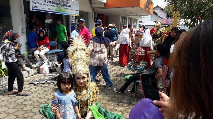 ''Nyi Roro Kidul'' Diburu Penggemar di Sumedang, Tetehnya Cantik ...
