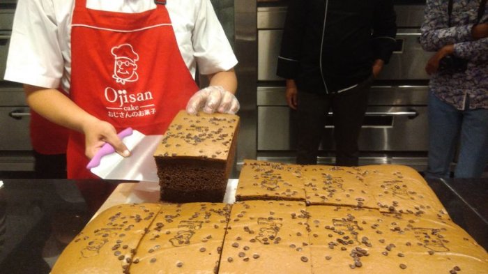 Respon Animo Warga Bandung, Ojisan Cake Buka Gerai Kedua di Trans ...