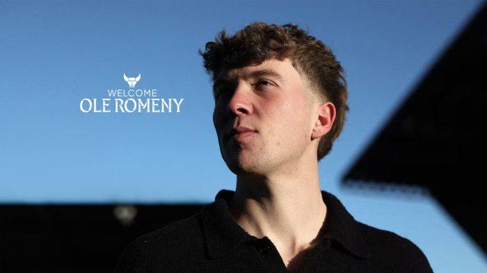 Sah! Ole Romeny Cium Bendera Merah Putih, Ini Profil dan Statistik ...