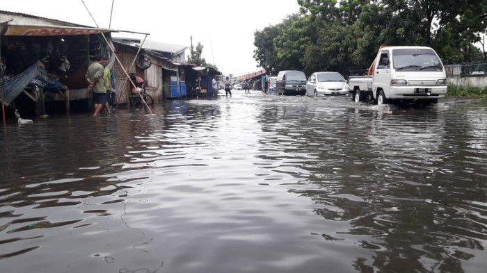 Pasar Gedebage Bandung Kebanjiran, Sampah-sampah Mengambang, Selokan Penuh Sampah - Tribunjabar.id