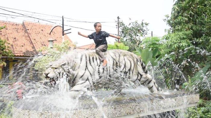Patung Maung Siliwangi Dinaiki Anak Asuh, Dedi Mulyadi Pun Murka ...