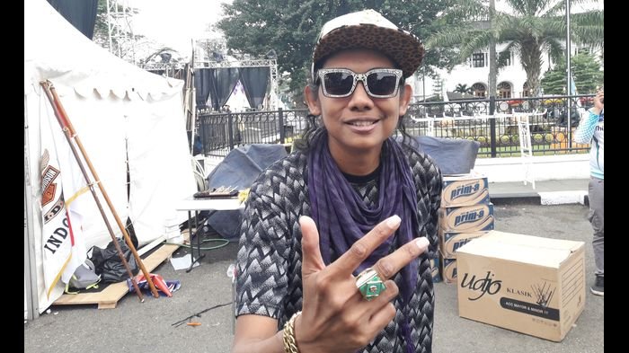 Jarang Muncul di Televisi, Inilah Kesibukan Vokalis Band Ternama di Era ...