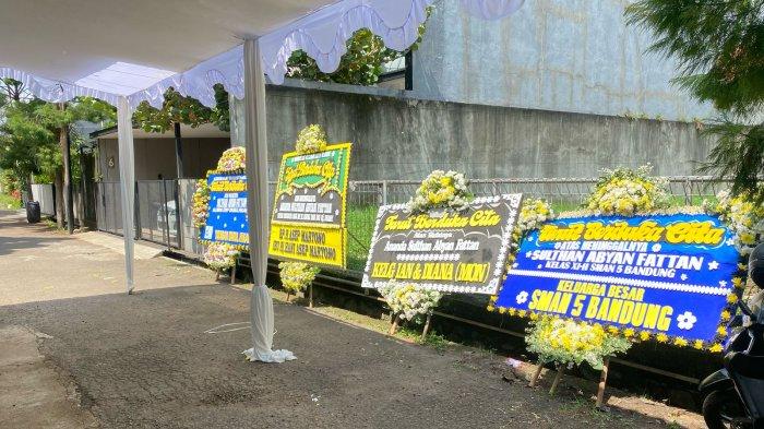 Karangan Bunga Berjajar di Rumah Duka Pelajar SMAN 5 Bandung yang Jadi Korban Kecelakaan Maut ...