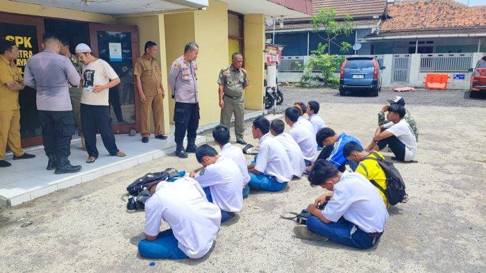 Belasan Pelajar Indramayu yang Mbolos Digelandang ke Mapolsek Sukra, Polisi Antisipasi Tawuran ...