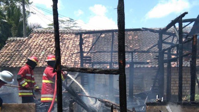 Gara-gara Kompor Meledak, Rumah di Sukabumi Ludes Terbakar, Beruntung Tak Ada Korban Jiwa ...