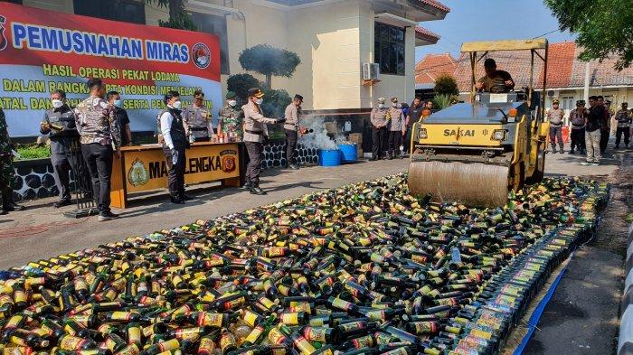Polres Majalengka Musnahkan Ribuan Botol Miras hingga Obat Kuat, Barang Bukti Hasil Razia Pekat ...