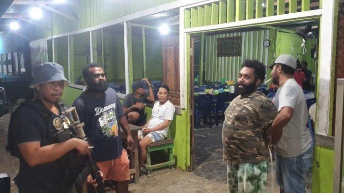 SOSOK Yuni Enumbi, Pecatan TNI yang jadi Otak Pemasok Senjata untuk KKB ...