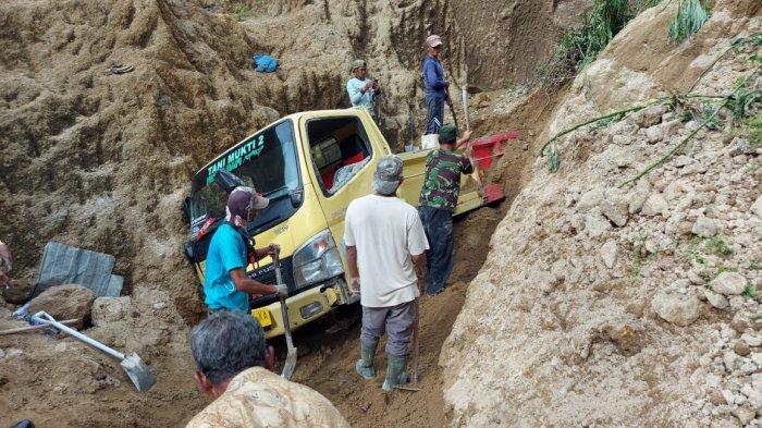 Dua Penambang Pasir yang Tertimbun Longsor di Bandung Barat Itu Ditemukan Tewas - Tribunjabar.id