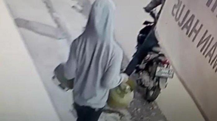Aksi Pencurian Tabung Gas 3 Kg Di Sukabumi Terekam Cctv Maling Gondol