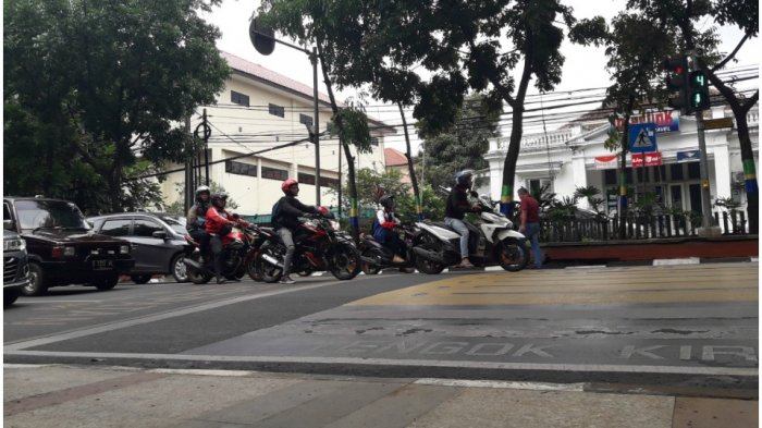 Tilang Lewat CCTV Mulai Diberlakukan, Pengendara Motor dan Mobil ...