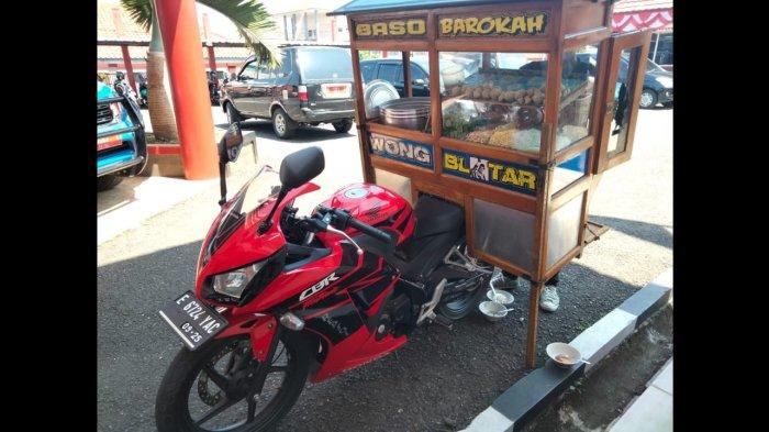 Jualan Pakai Motor Gede, Pedagang Bakso Keliling di Kuningan Ini Jadi ...