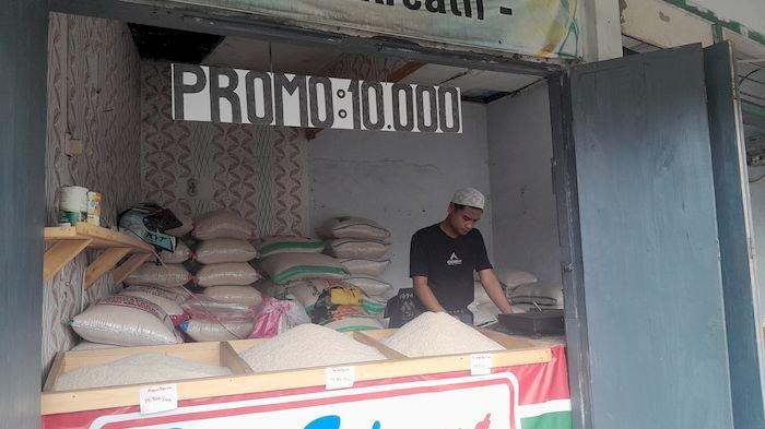 Harga Beras Naik, Penjual Beras di Pasar Manis Ciamis Ini Tetap ...
