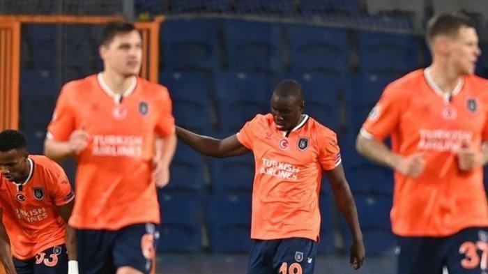 Fan MU Pernah Mengelukannya, Kini Jadi Bencana, Inilah Demba Ba yang ...