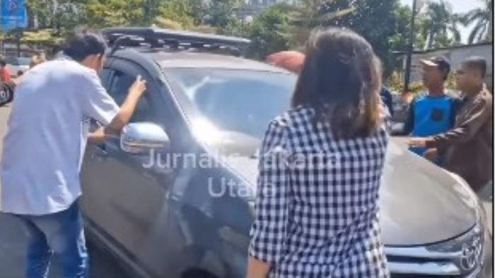 Viral Video Perempuan Terseret Taksi Online di Jakut, Teriak Histeris, Driver Nyaris Diamuk ...