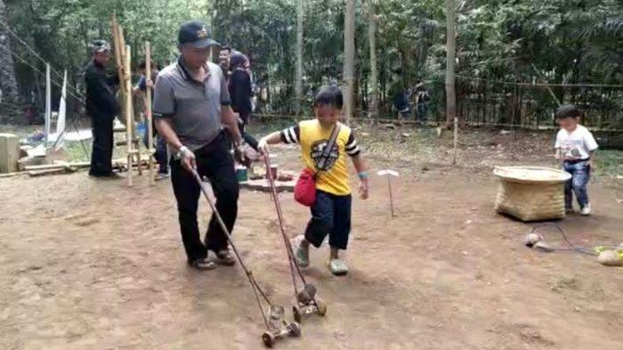 VIDEO-Serunya Pengunjung Kebun Binatang Bandung Mengikuti Permainan ...