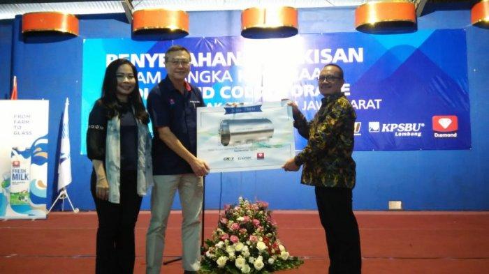 Sukses Jaga Kualitas, Peternak Sapi Perah Terima Bingkisan dan Tank ...