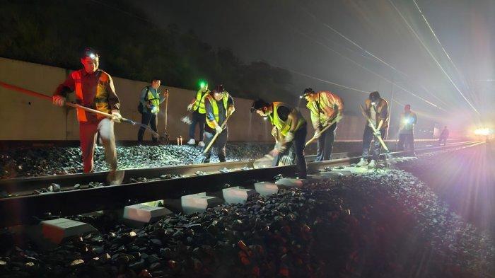 Antisipasi Libur Lebaran, 250 Petugas Serentak Bersihkan Jalur Kereta ...