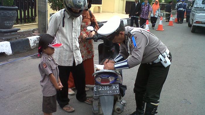Berapa Denda Tilang Kalau Tak Pakai Helm? Ini Daftar Lengkap Besaran Denda Tilang - Tribunjabar.id