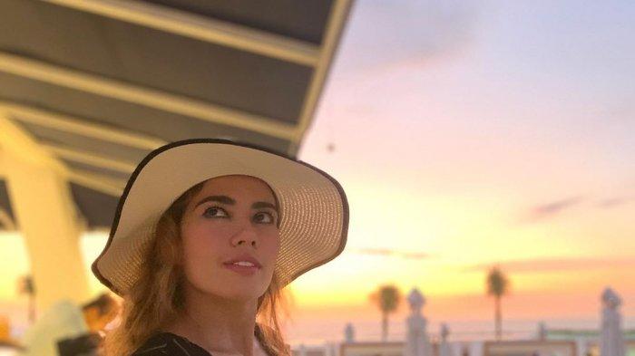 Profil Catherine Wilson Model Populer, Bintangi Film Tali Pocong ...