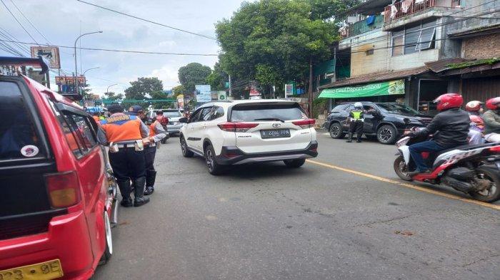 Puluhan Kendaraan Terjaring Razia Belum Bayar Pajak, Sopir Angkot Kabur ke Jalan Alternatif ...