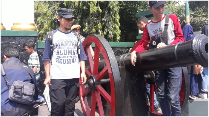 Lihat Koleksi Senjata Militer, Jelajahi Pusdik Armed di Cimahi ...