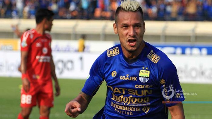 Raphael Maitimo Catat Sejarah Ini Meski Cuma Semusim Berseragam Persib ...