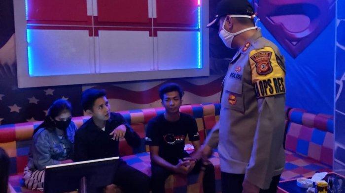 Tempat Hiburan Malam di Majalengka Dirazia, Ratusan Botol Miras Diamankan - Tribunjabar.id