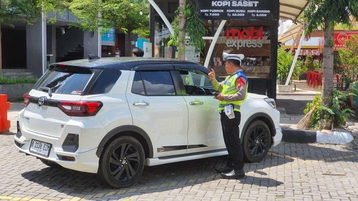Jelang Penerapan One Way, Rest Area KM 166 Tol Cipali Disterilkan dari ...